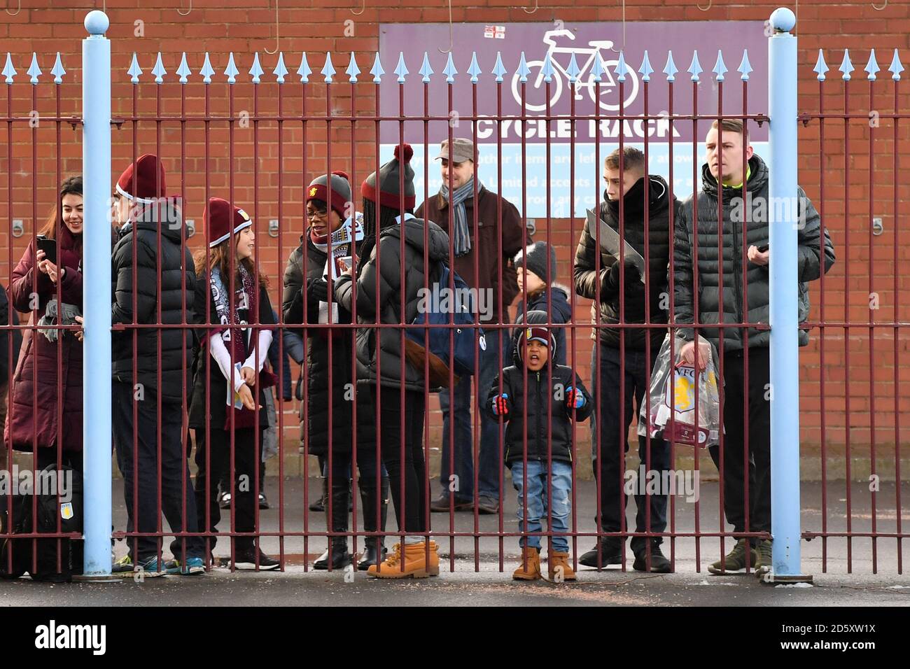 Fans wait to watch the teams arrive Stock Photo - Alamy