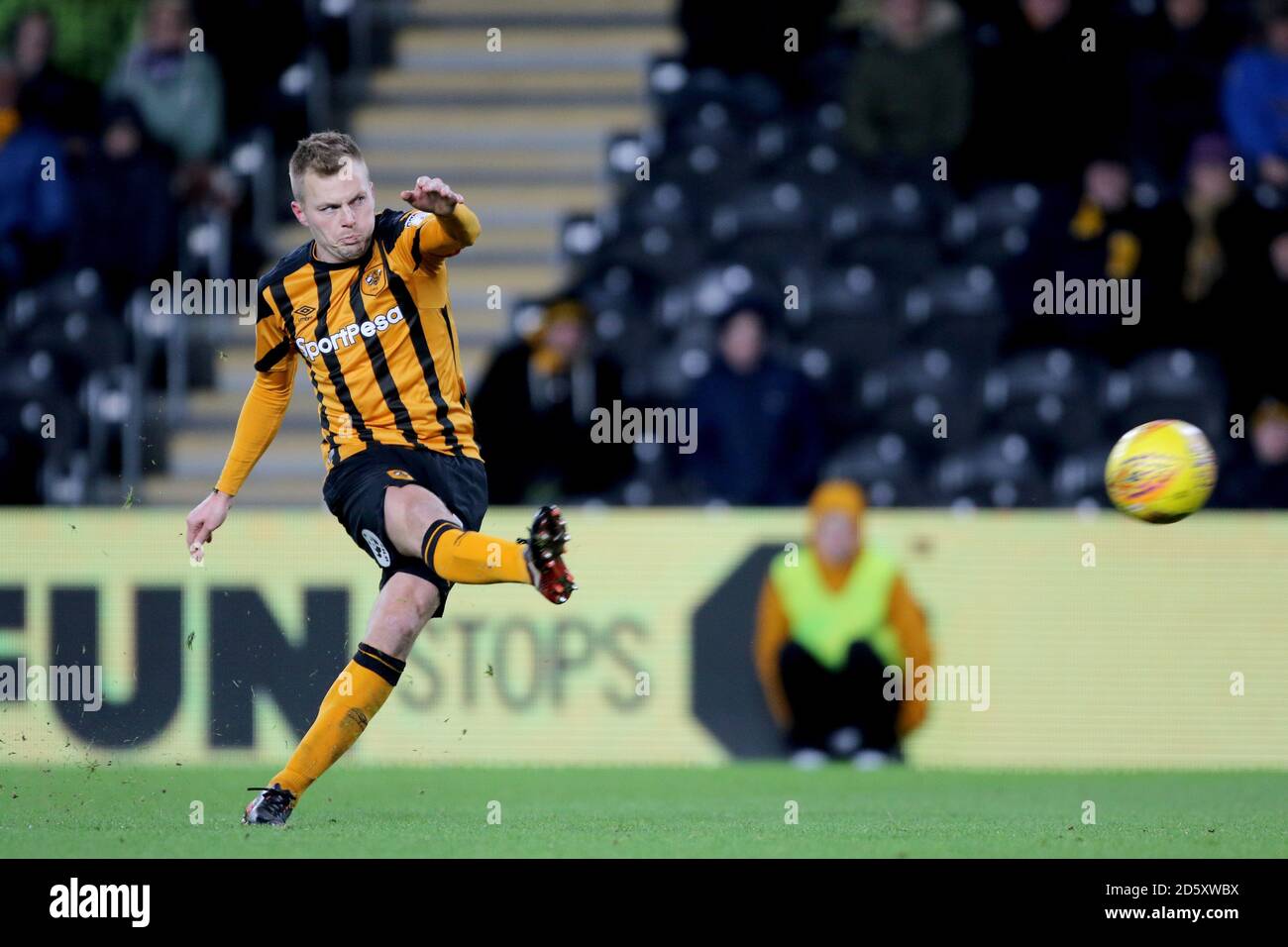 Hull City's Sebastian Larsson scoring his free kick Stock Photo - Alamy