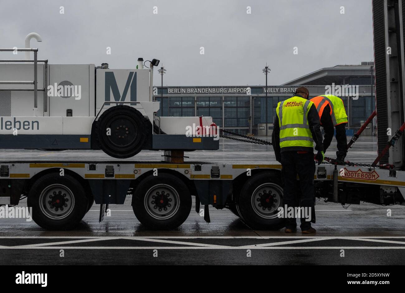 Highloader hi-res stock photography and images - Alamy