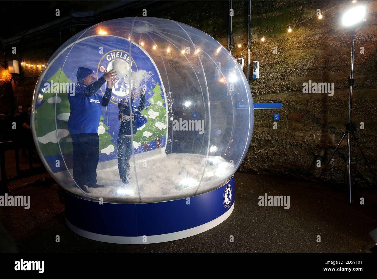 Giant snow globe hi-res stock photography and images - Alamy