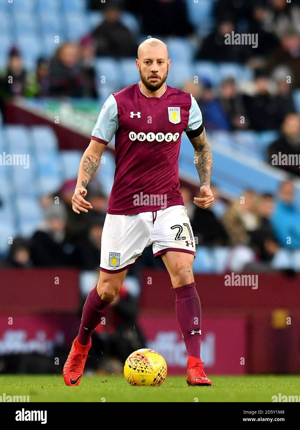 Aston Villa's Alan Hutton Stock Photo - Alamy