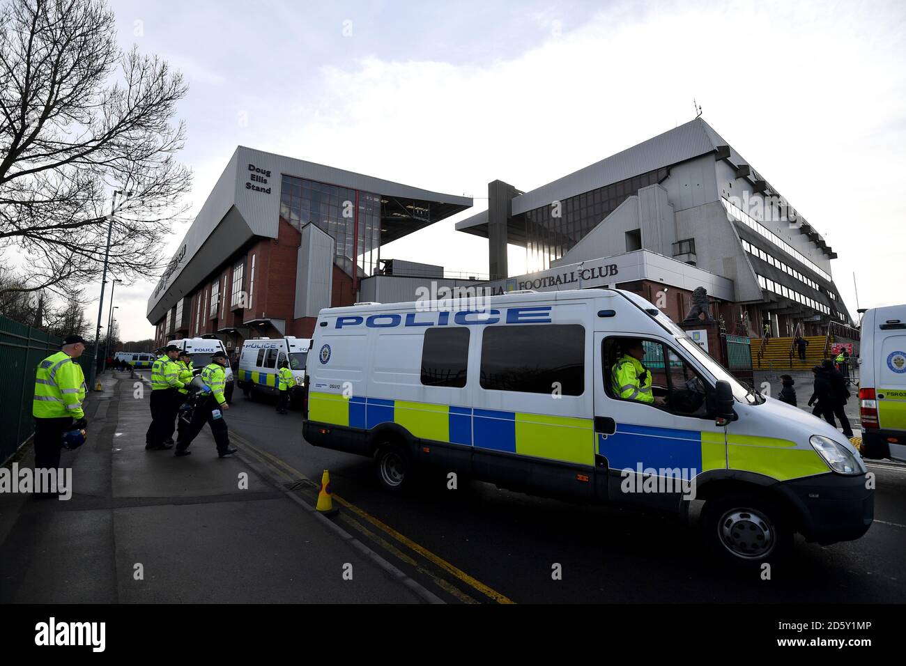 Police van outside stadium hi-res stock photography and images - Alamy