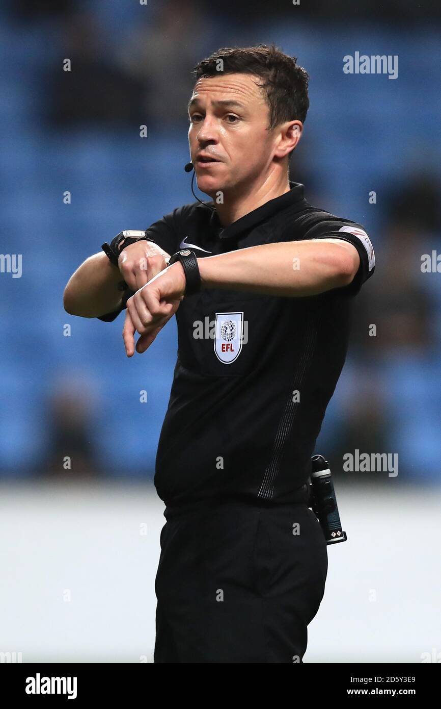 Referee Tony Harrington Stock Photo - Alamy