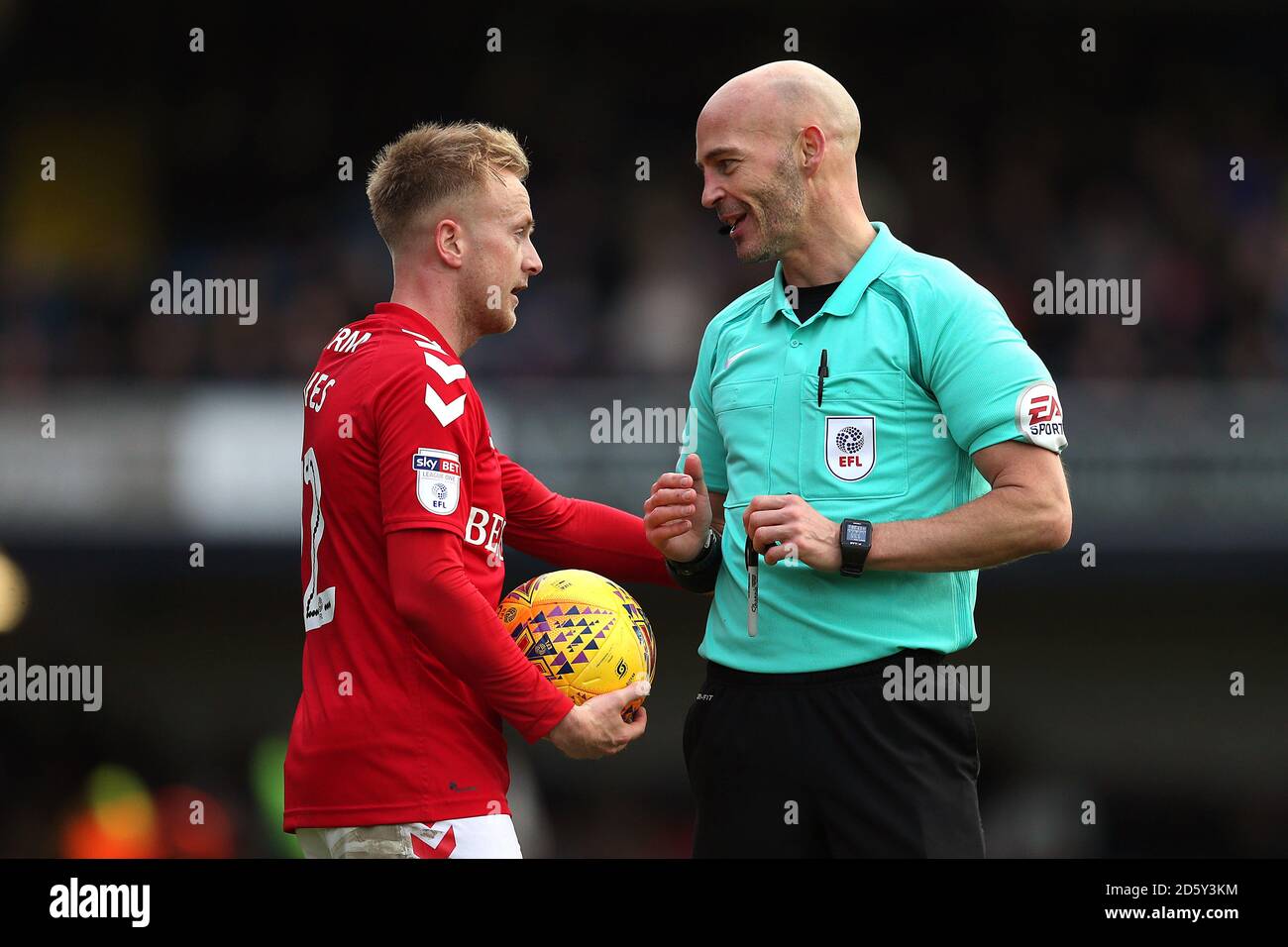 Charlton Athletic's Ben Reeves (left) and referee Graham Horwood Stock ...