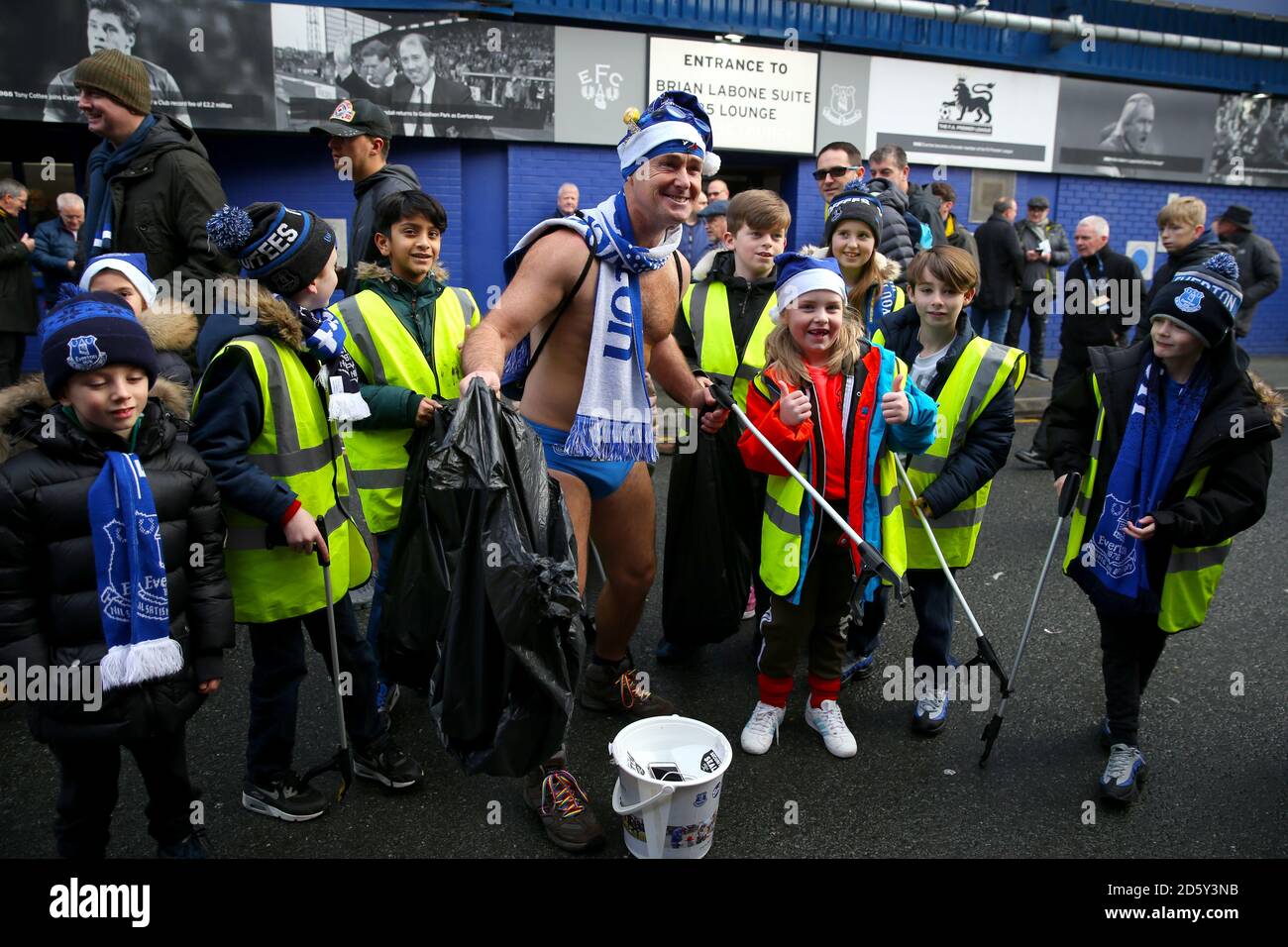 Speedo Mick poses with fans outside Goodison Park Stock Photo - Alamy