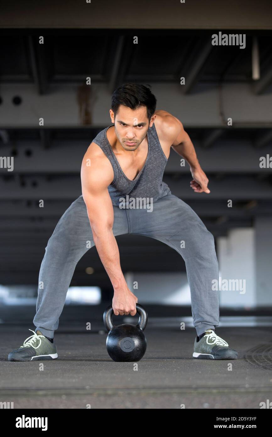 Muscular man training with kettlebell Stock Photo - Alamy
