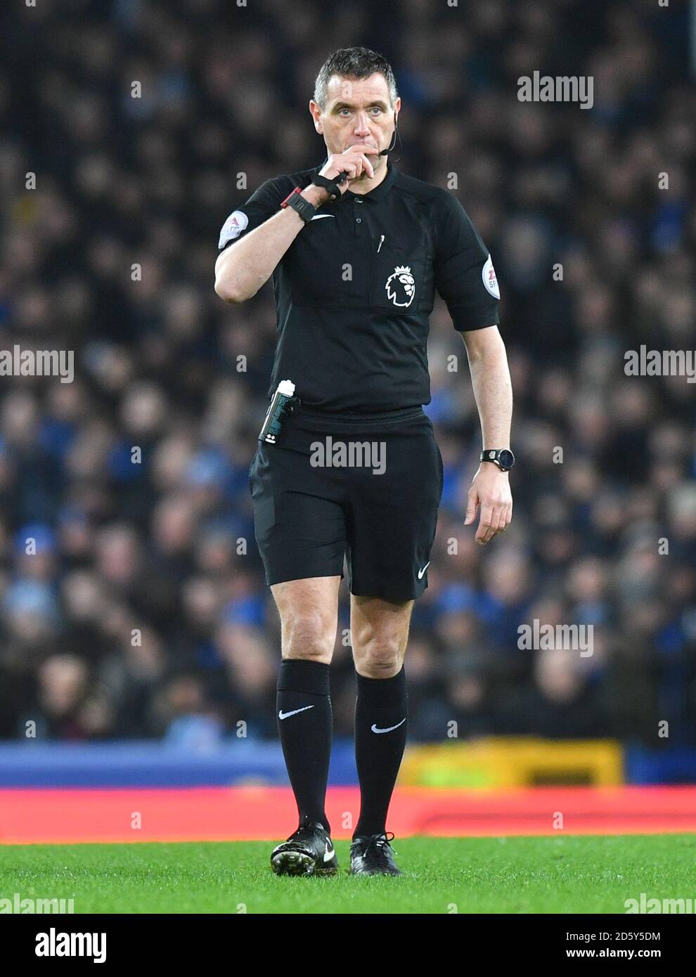 Referee Andre Marriner Stock Photo - Alamy