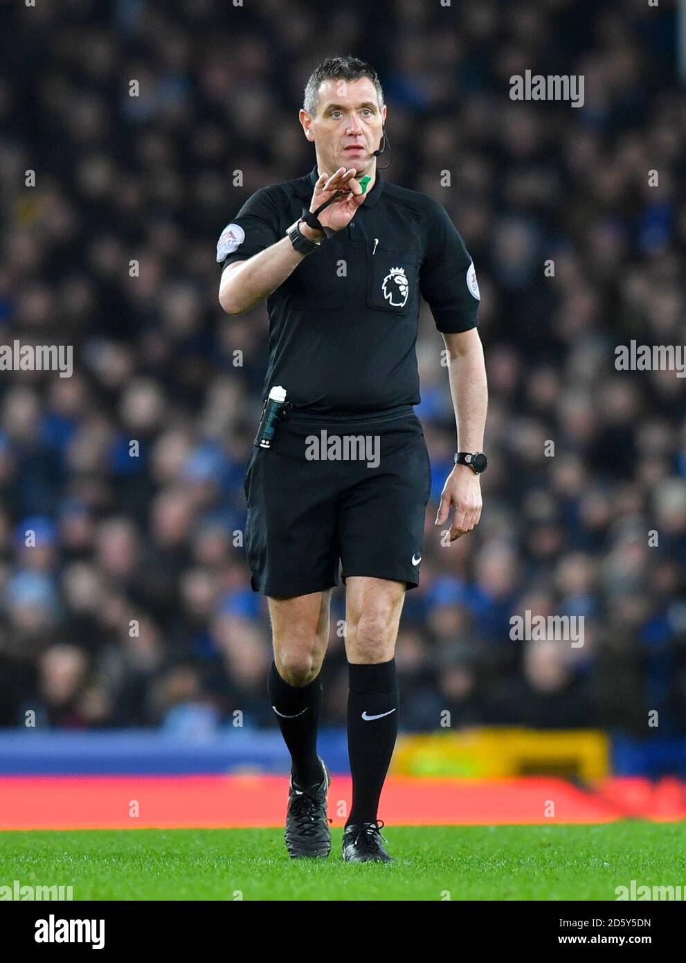 Epl referee hi-res stock photography and images - Alamy