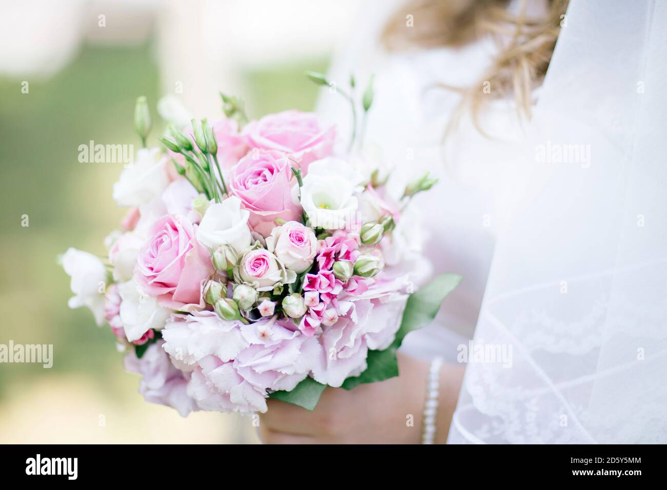 Holding bride bouquet pink hi-res stock photography and images - Alamy