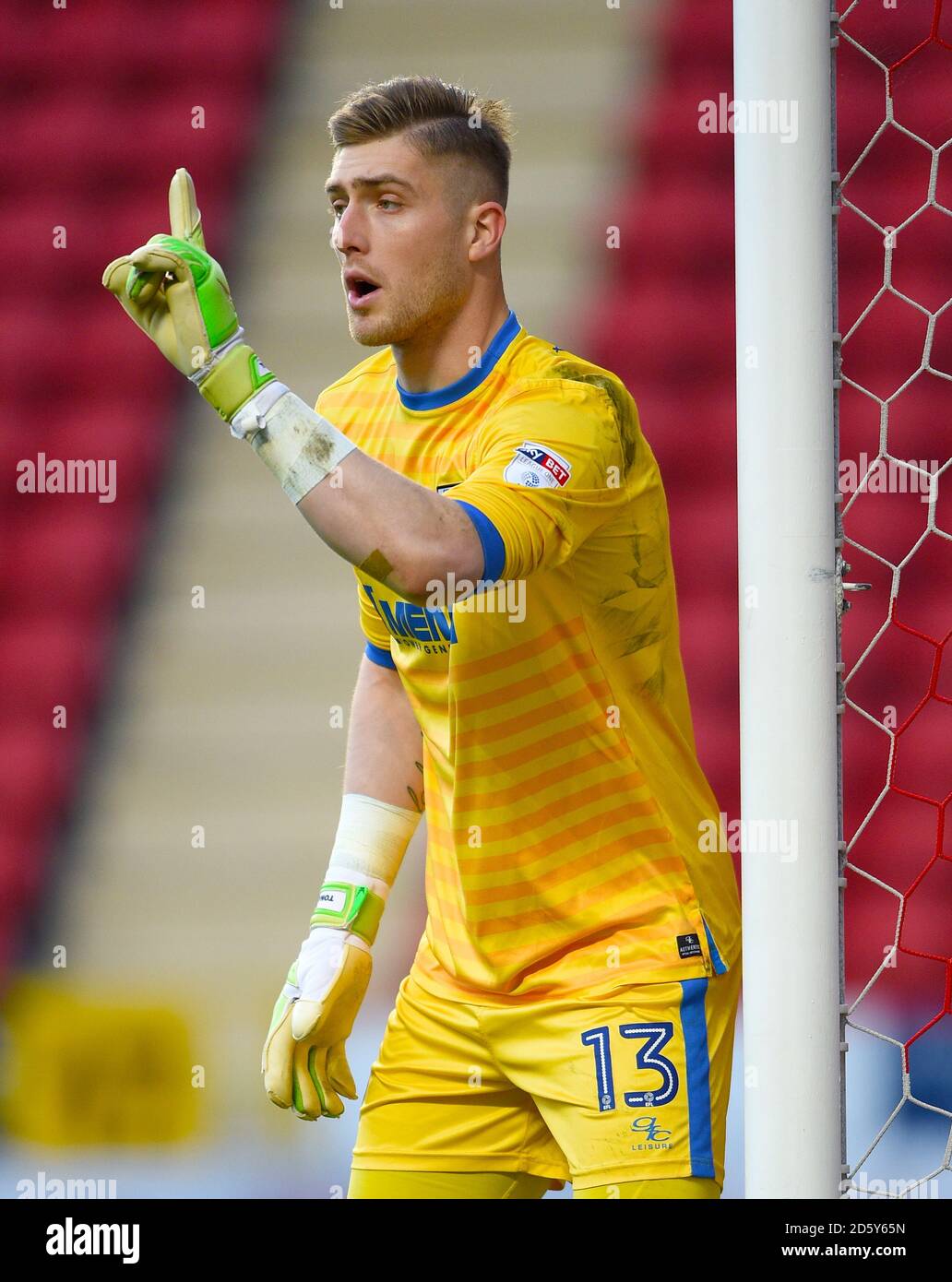 Gillingham goalkeeper Tomas Holy Stock Photo - Alamy