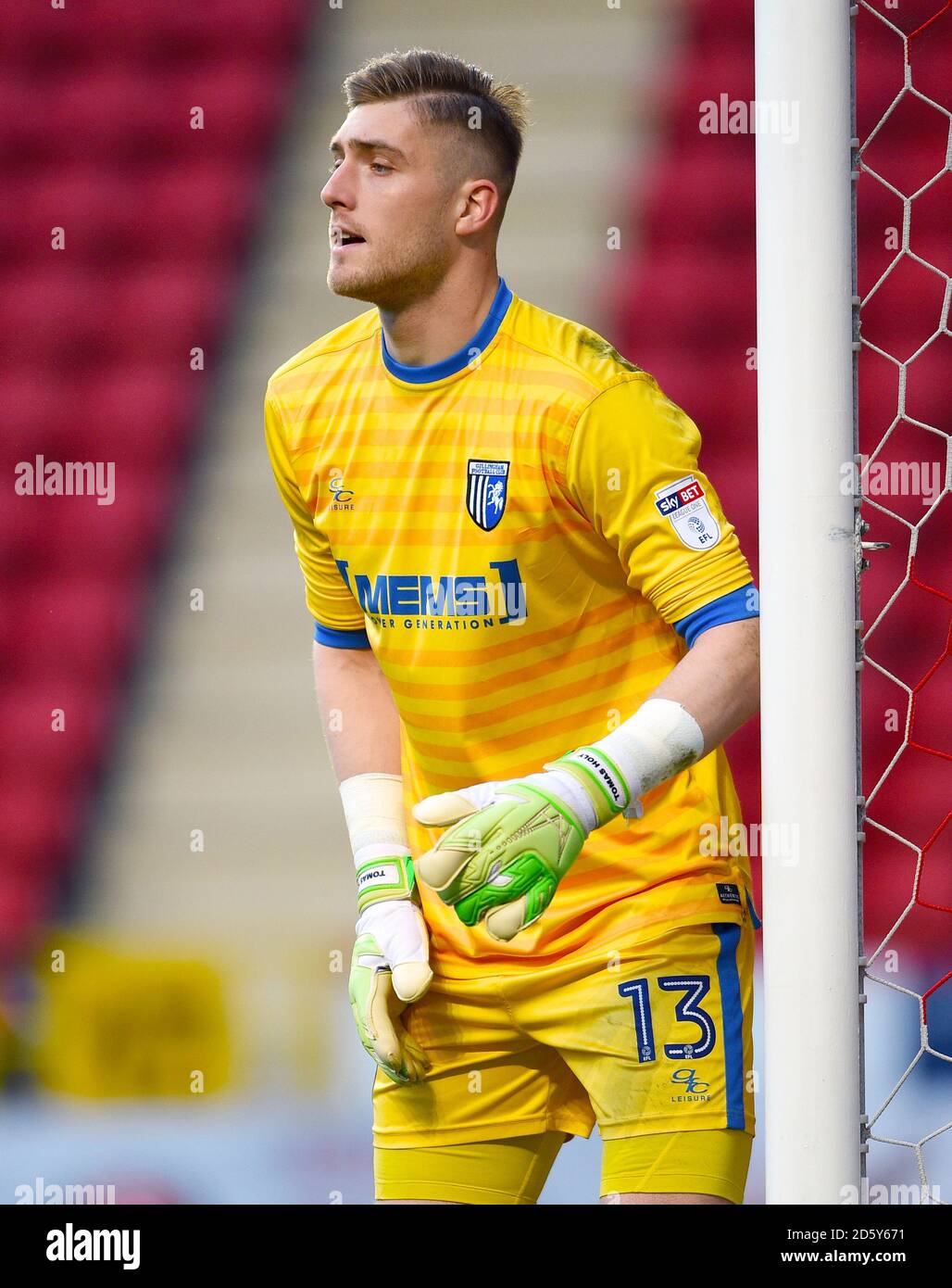 Gillingham goalkeeper Tomas Holy Stock Photo - Alamy