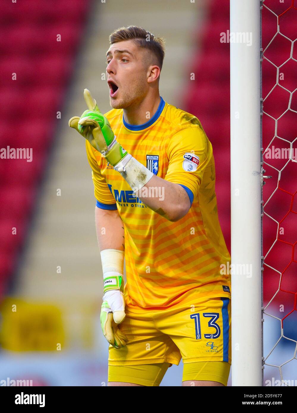 Gillingham goalkeeper Tomas Holy Stock Photo - Alamy