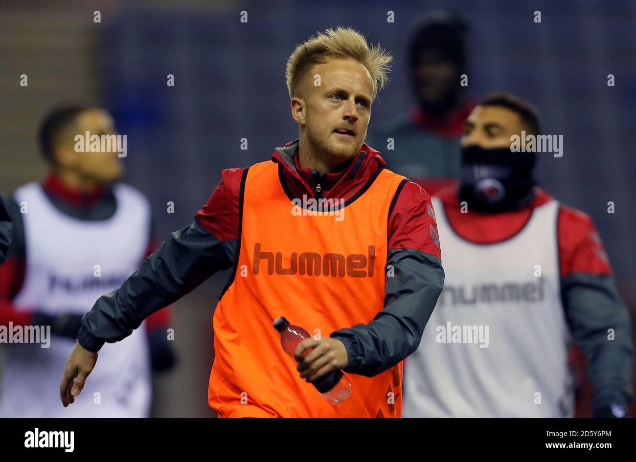 Charlton Athletic's Ben Reeves warms up ahead of the match Stock Photo ...
