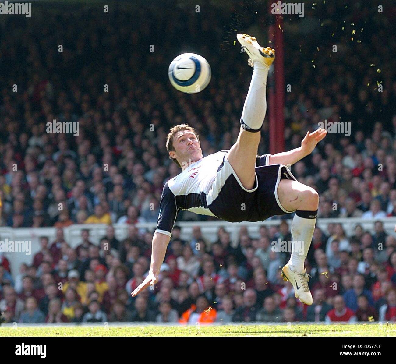 Full length robbie keane hi-res stock photography and images - Alamy