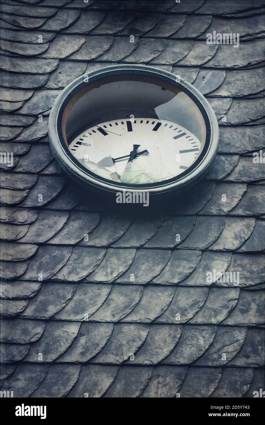 Broken clock on roof hi-res stock photography and images - Alamy