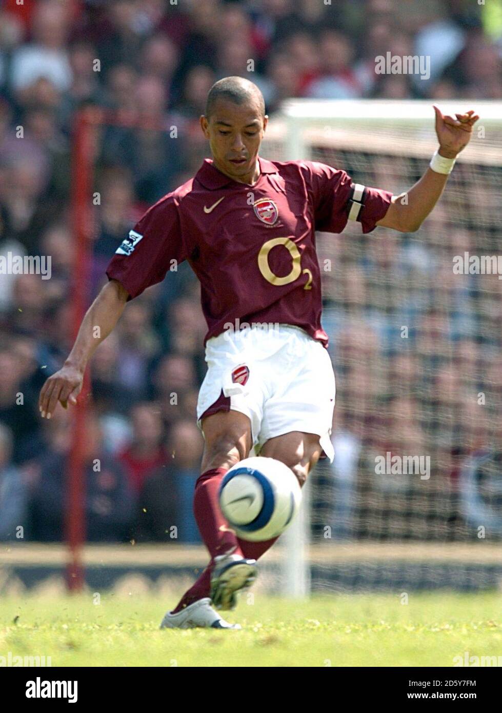 Gilberto silva arsenal hi-res stock photography and images - Alamy