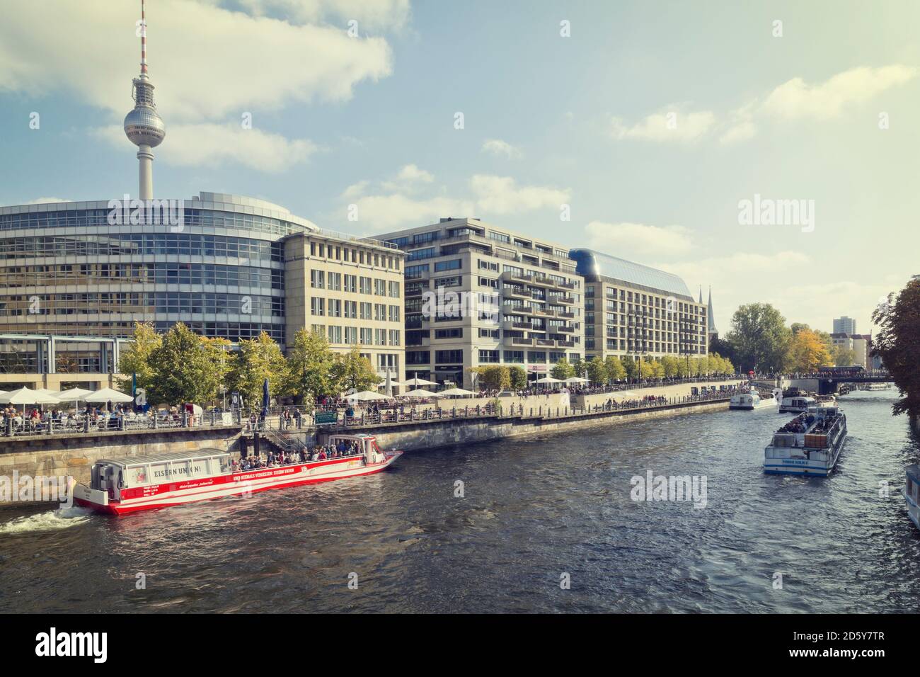 Germany, Berlin, view to waterfront promenade at Spree River Stock ...