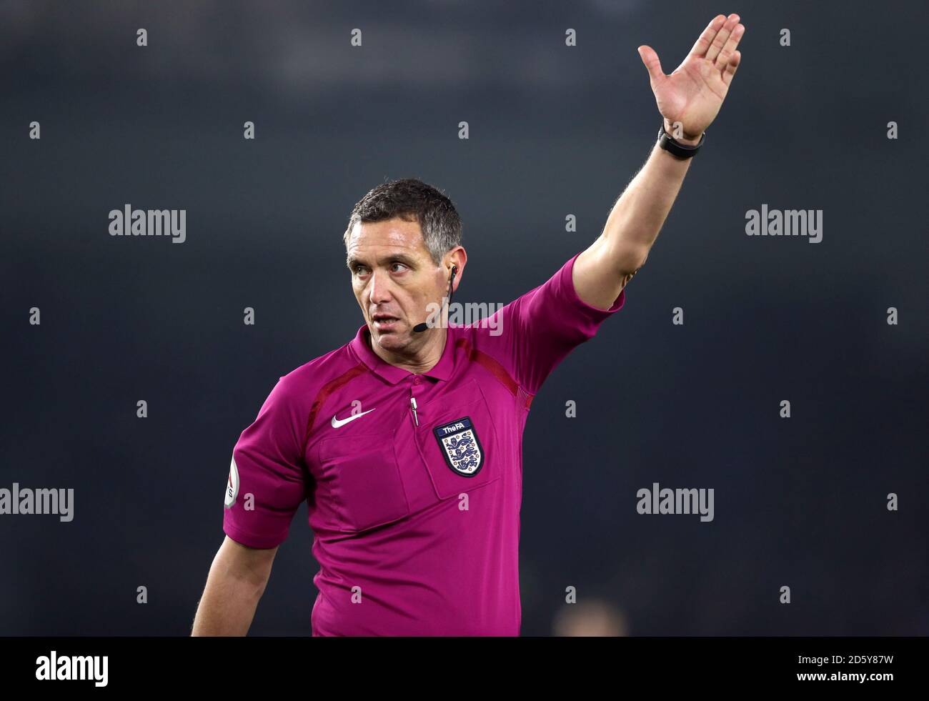 Andre Marriner, Referee Stock Photo - Alamy