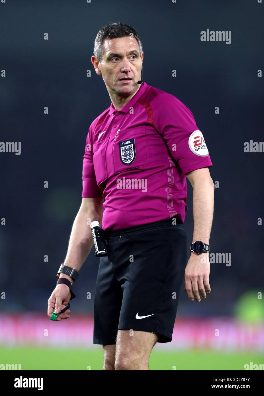 Andre marriner referee hi-res stock photography and images - Alamy