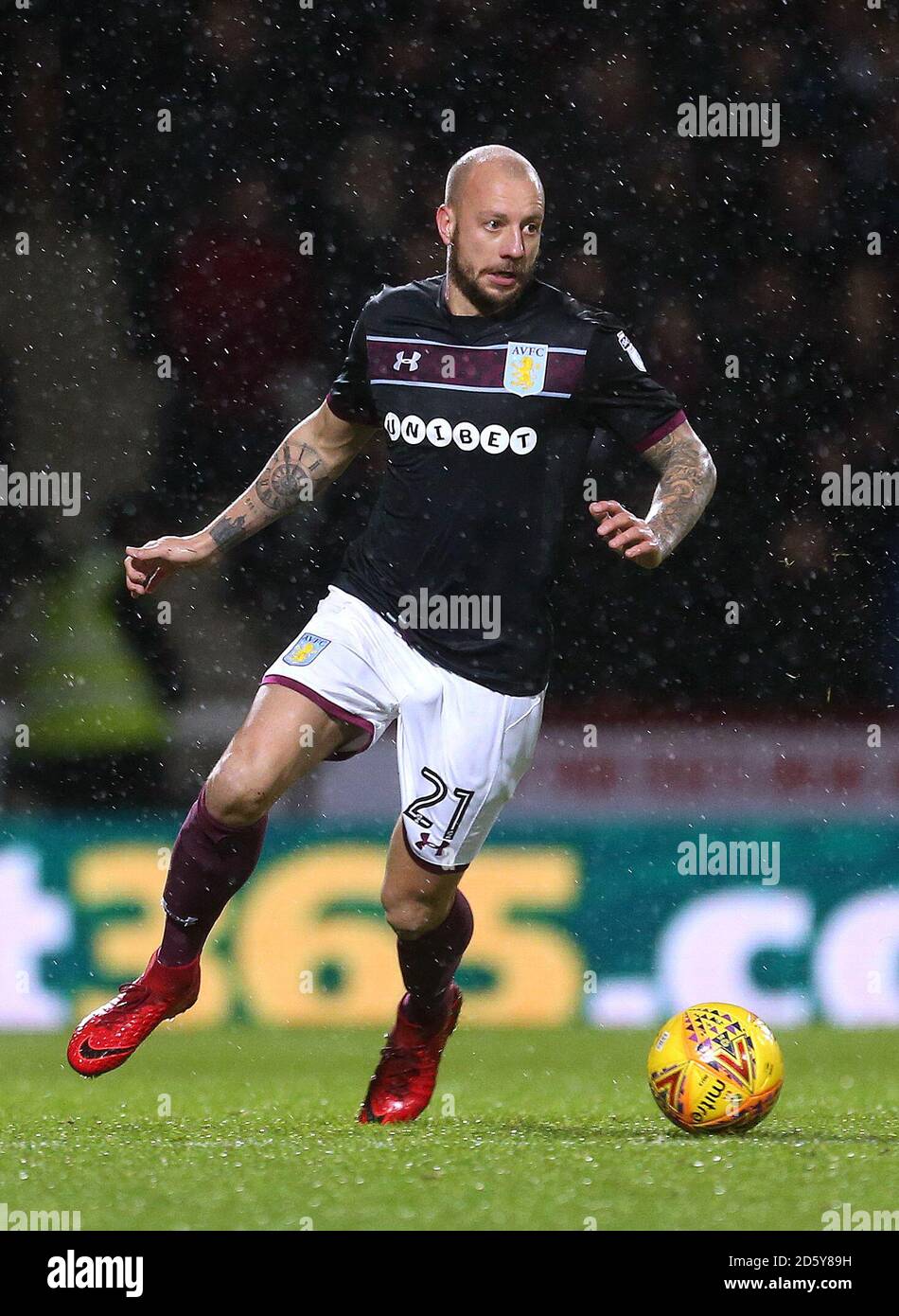 Aston Villa's Alan Hutton Stock Photo - Alamy