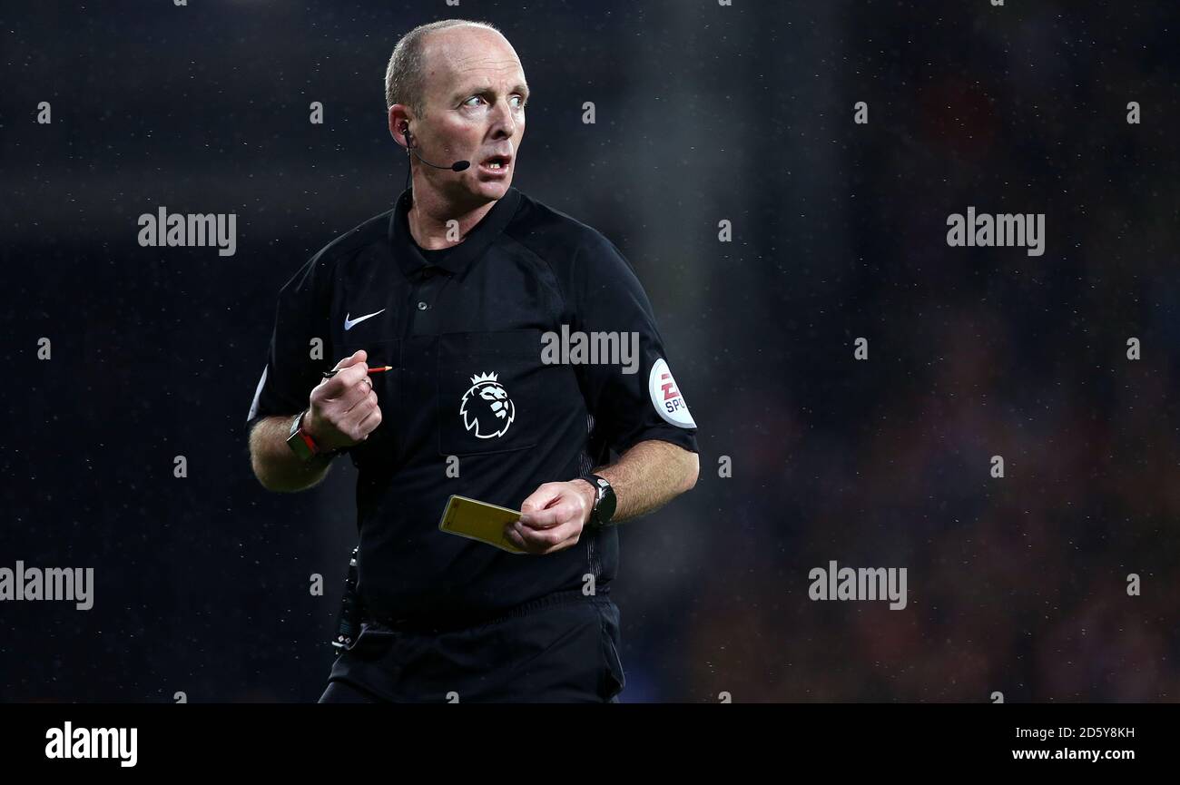 Match referee Mike Dean Stock Photo - Alamy