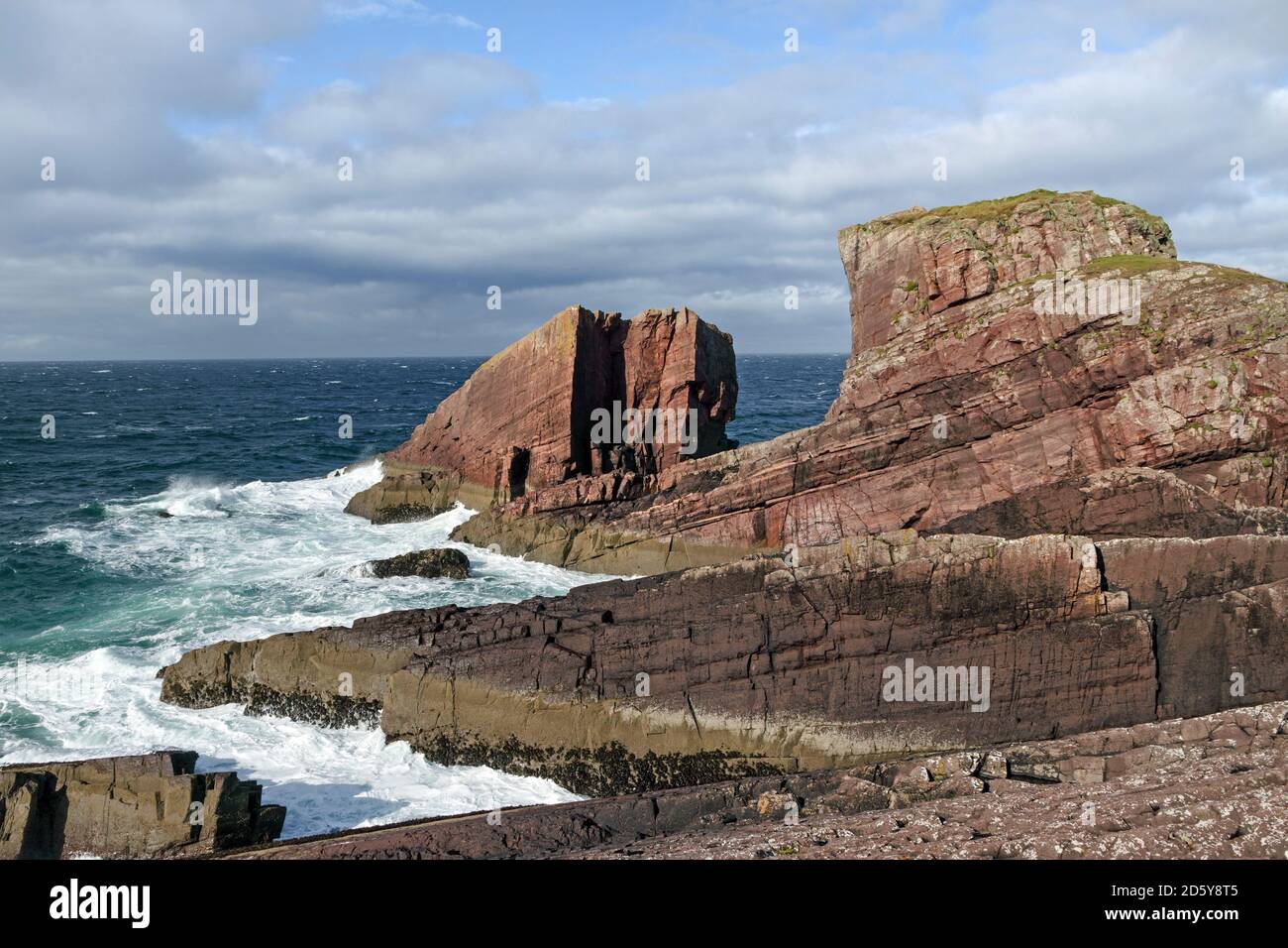 Split Rock, Clachtoll, Assynt, NW Highlands, Scotland, UK Stock Photo ...