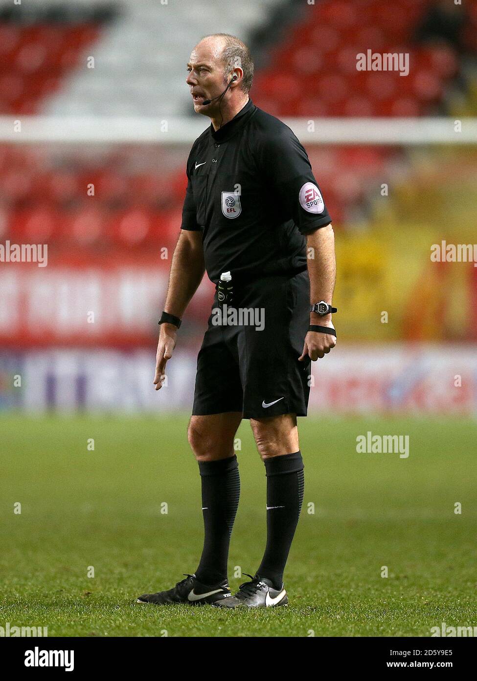 Match referee Andy Haines Stock Photo - Alamy