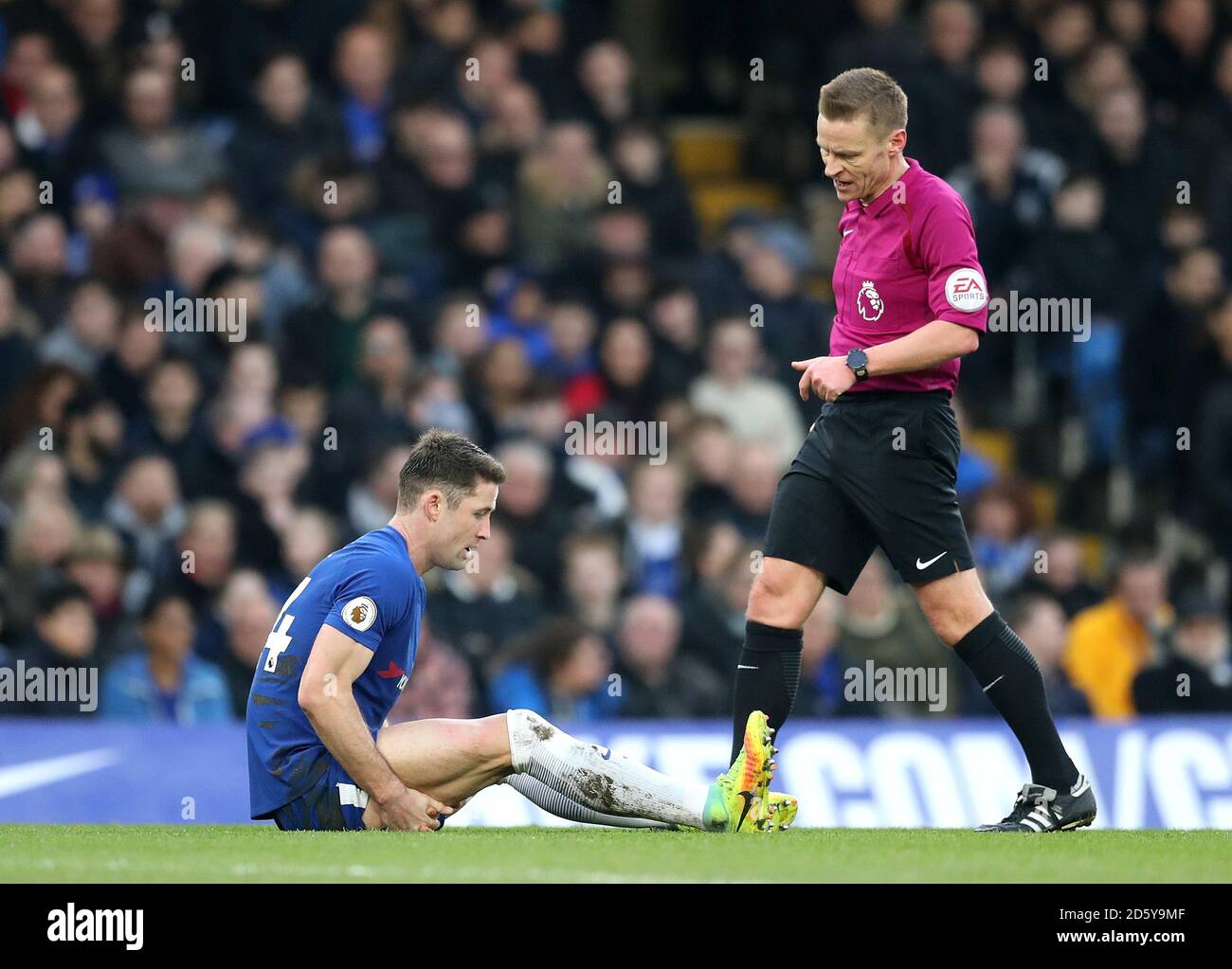Hamstring injury football hi-res stock photography and images - Alamy