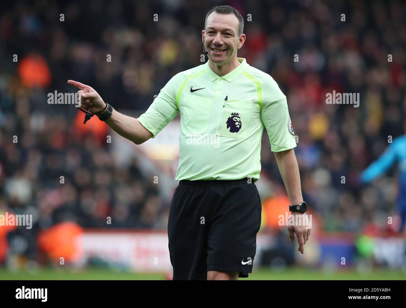 Referee Kevin Friend Stock Photo - Alamy