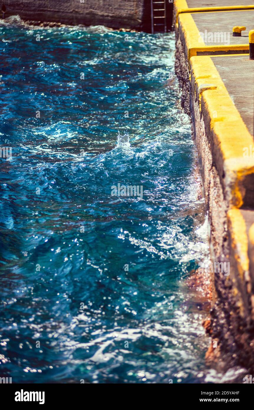 Moving water at quay wall hi-res stock photography and images - Alamy
