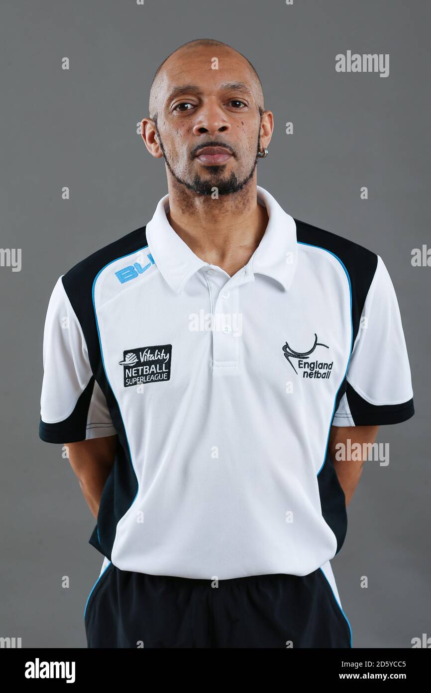 Umpire Ian Fuller Stock Photo - Alamy