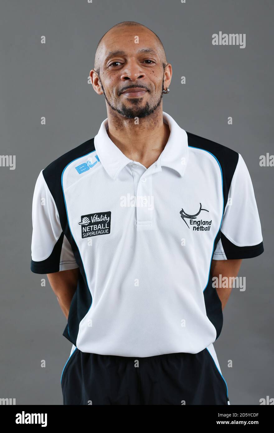 Umpire Ian Fuller Stock Photo - Alamy