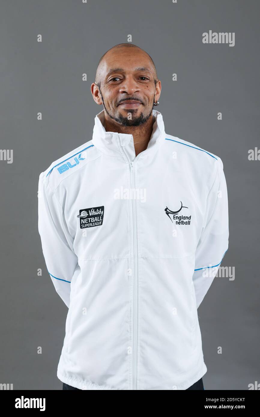 Umpire Ian Fuller Stock Photo - Alamy