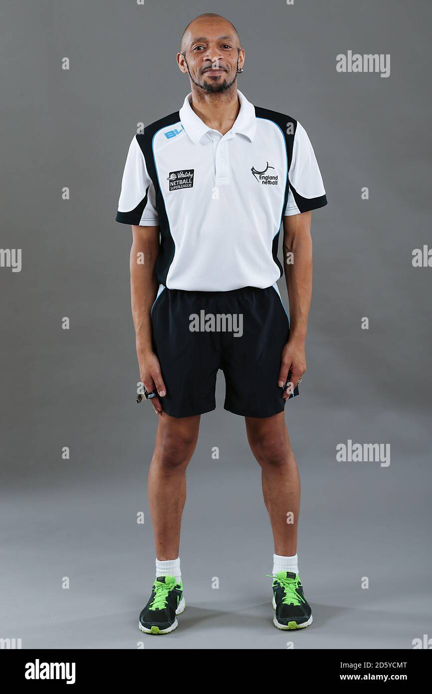 Umpire Ian Fuller Stock Photo - Alamy