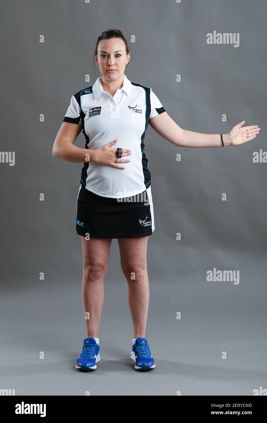 Umpire Natalie Gregan signalling direction of pass Stock Photo - Alamy