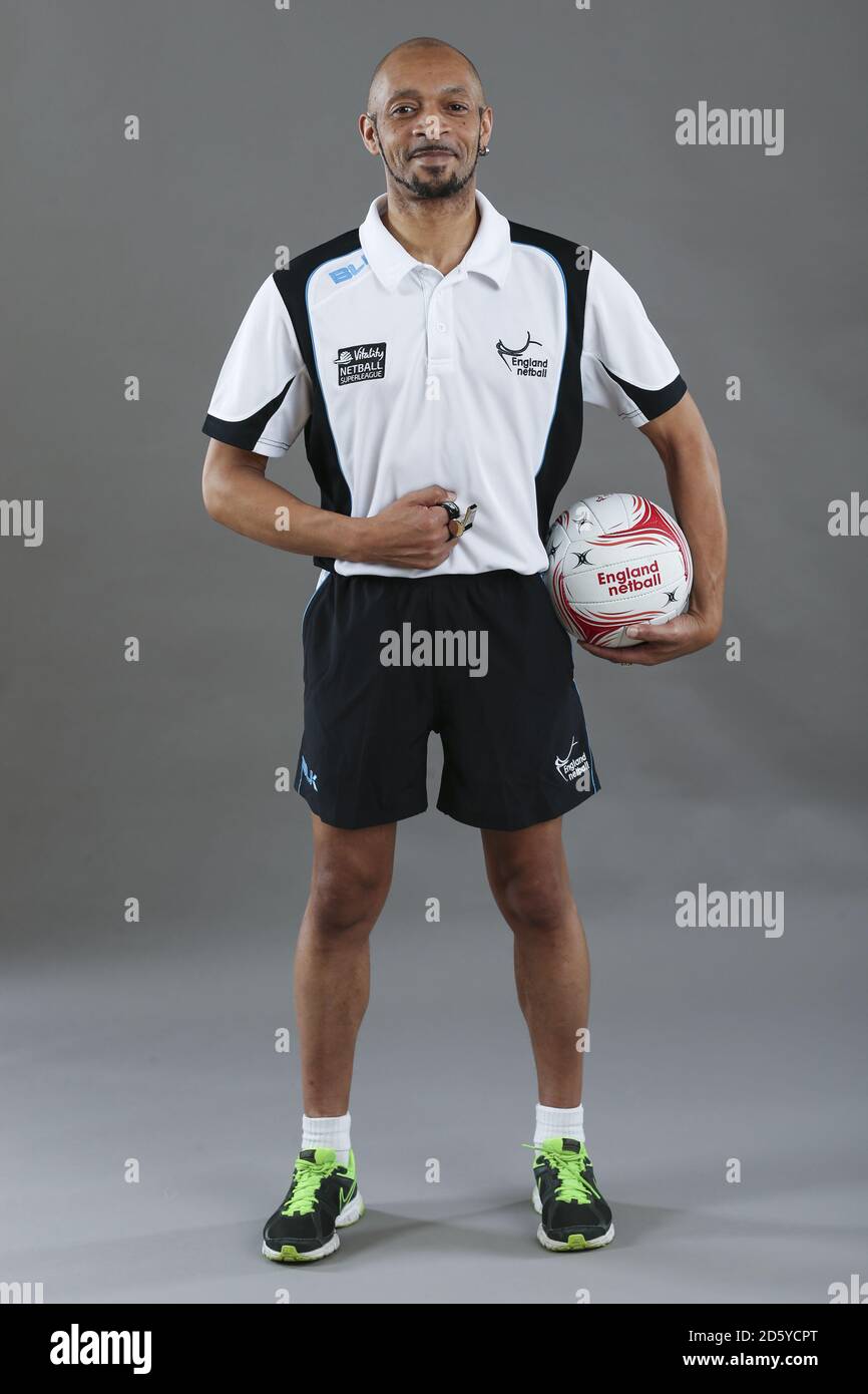 Umpire Ian Fuller Stock Photo - Alamy