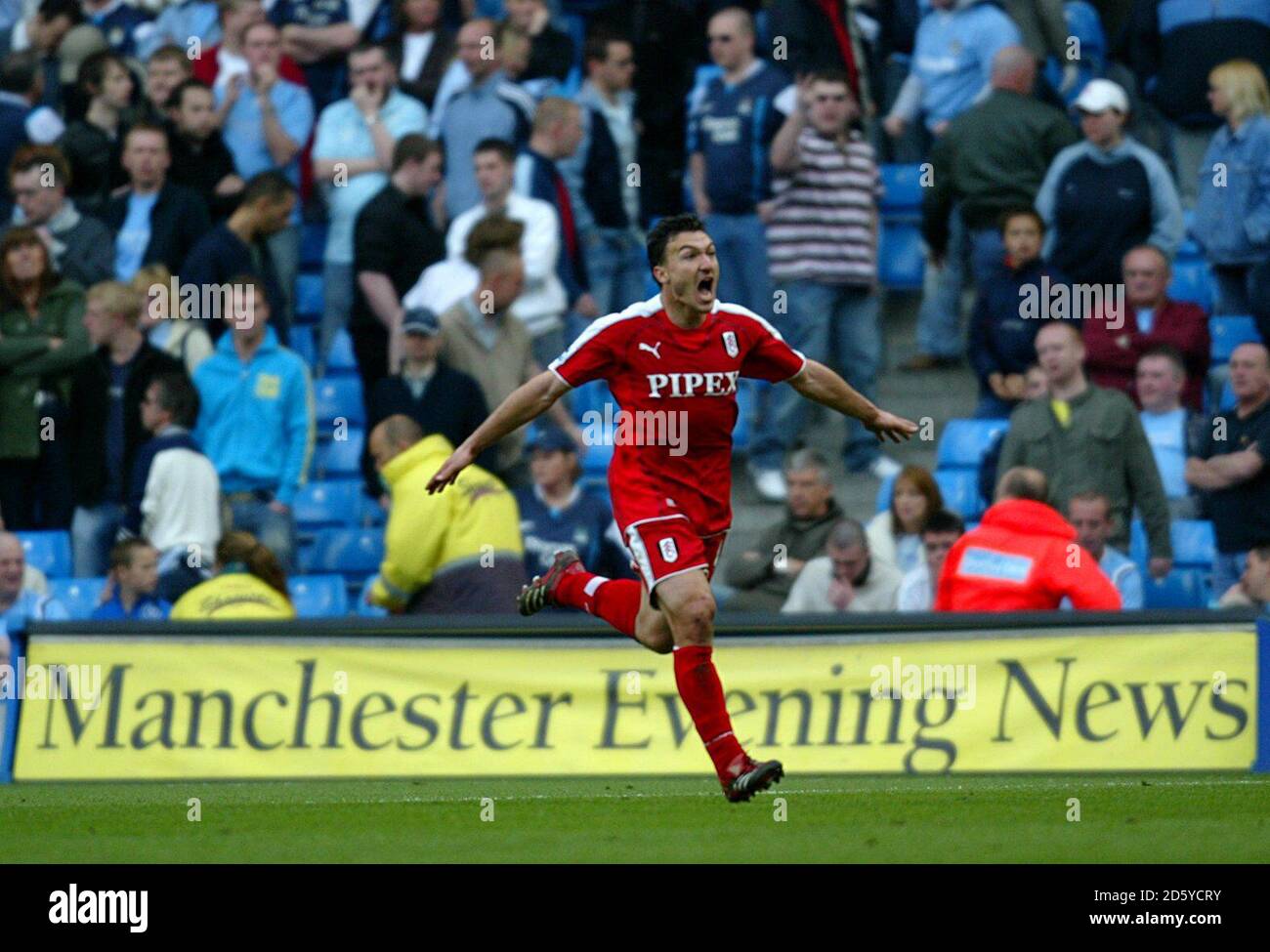 Fulhams steed malbranque celebrates his winning goal hi-res stock ...