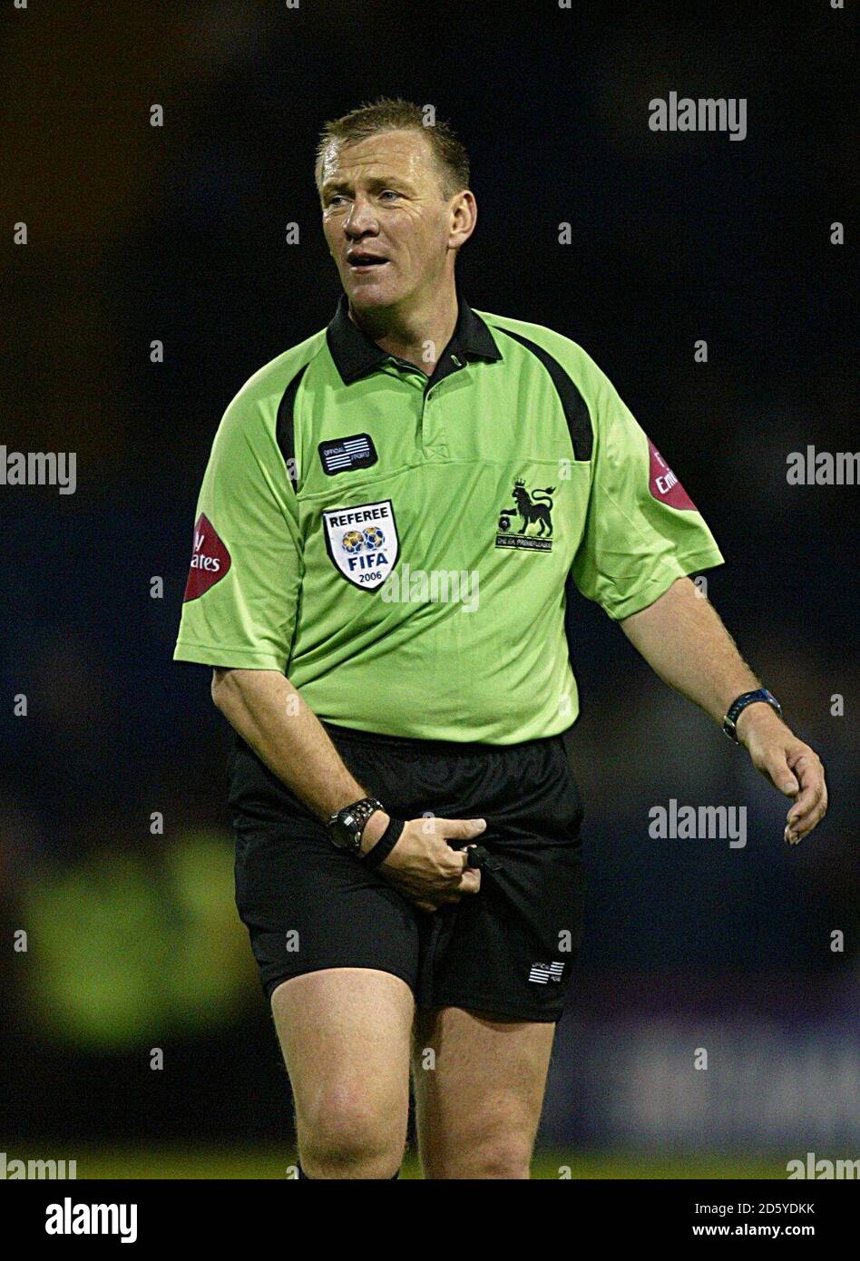 Graham poll premier league referee hi-res stock photography and images ...