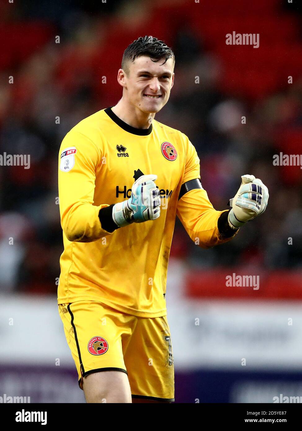Walsall goalkeeeper Liam Roberts Stock Photo - Alamy