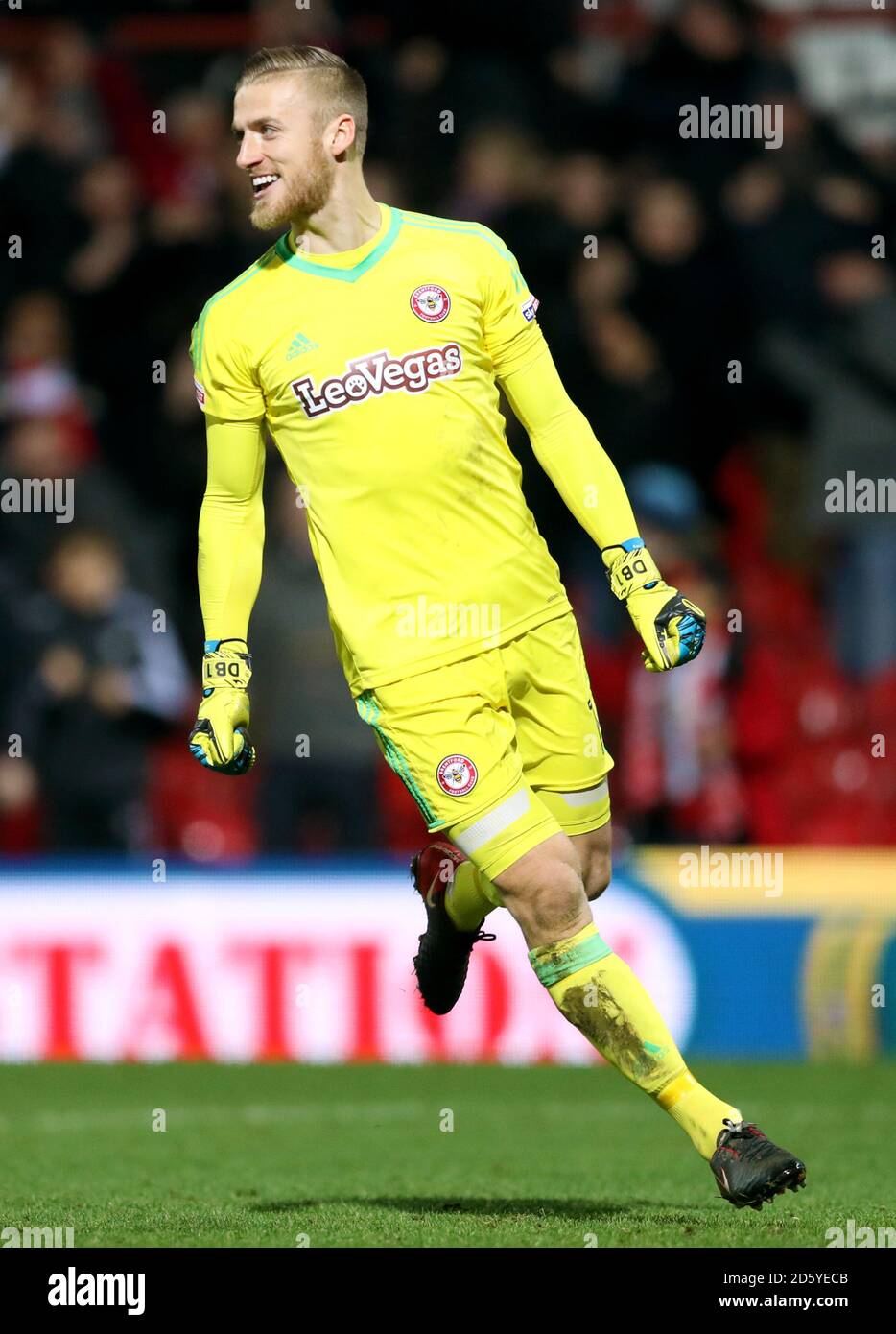Brentford goalkeeper Daniel Bentley Stock Photo - Alamy