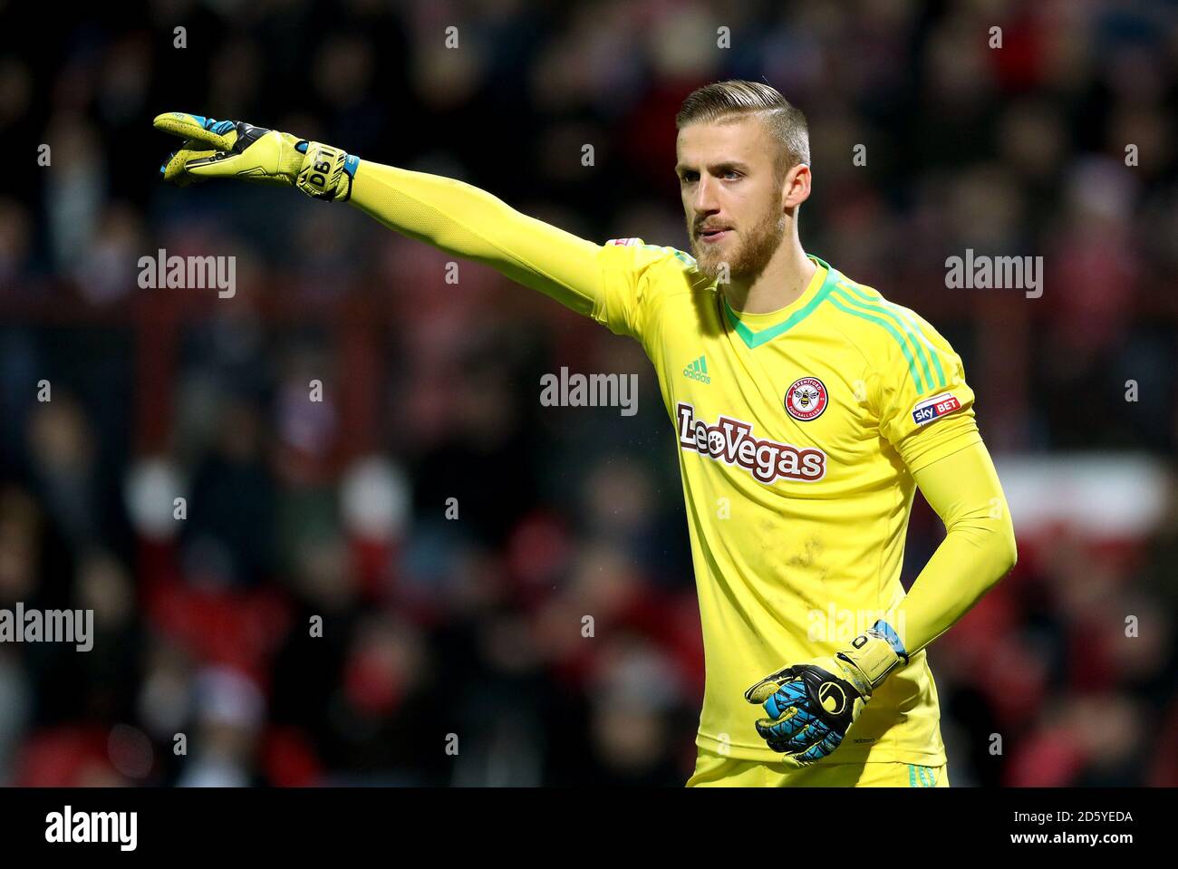 Brentford goalkeeper Daniel Bentley Stock Photo - Alamy