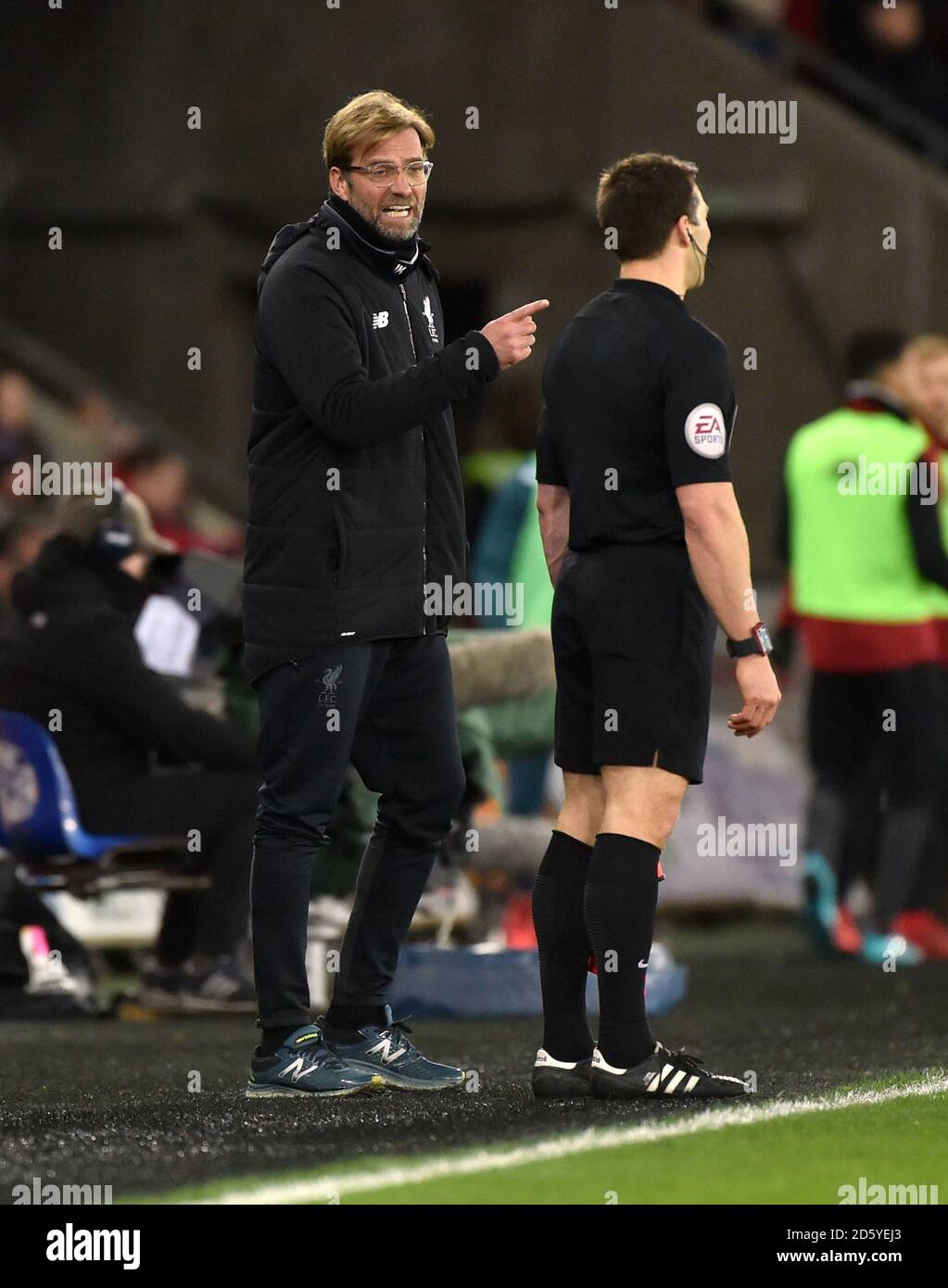 Manager jurgen klopp on touchline hi-res stock photography and images ...
