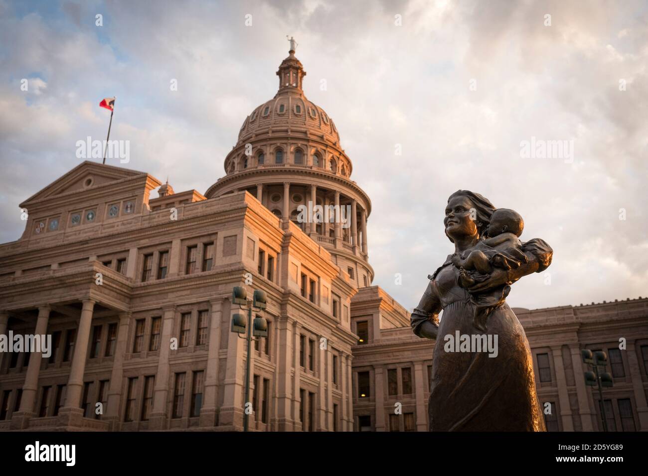 USA, Austin,Statue of a pioneer woman in front of Texas State Capitol ...