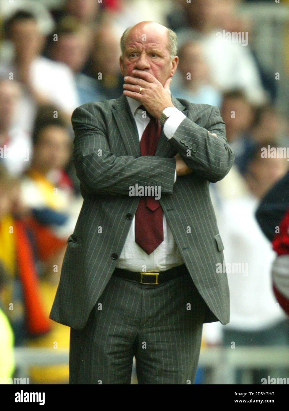 Oxford uniteds manager jim smith hi-res stock photography and images ...