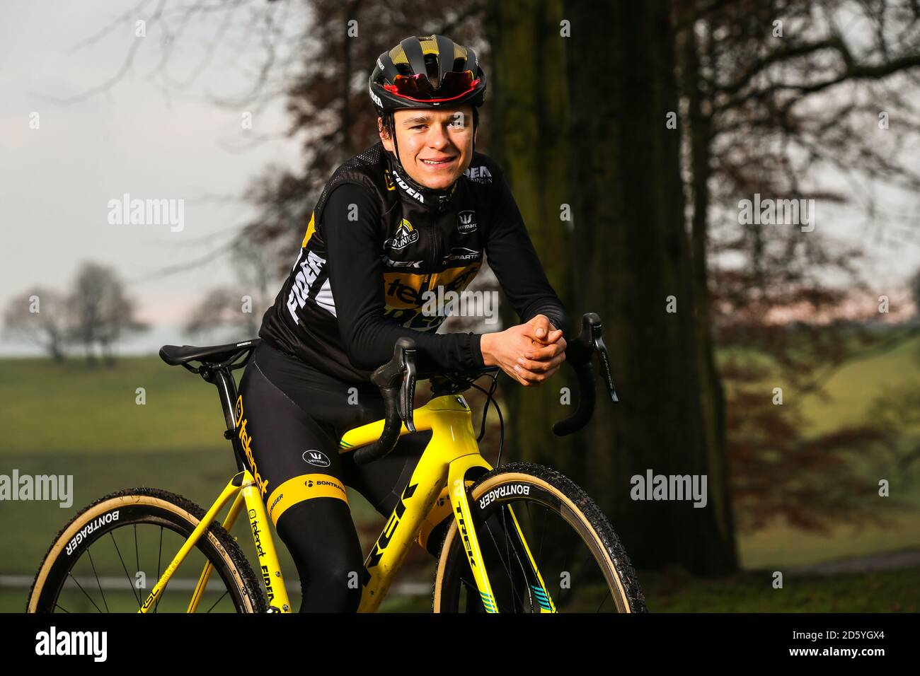 Cyclist Tom Piddock poses with his bike in Leeds Stock Photo - Alamy