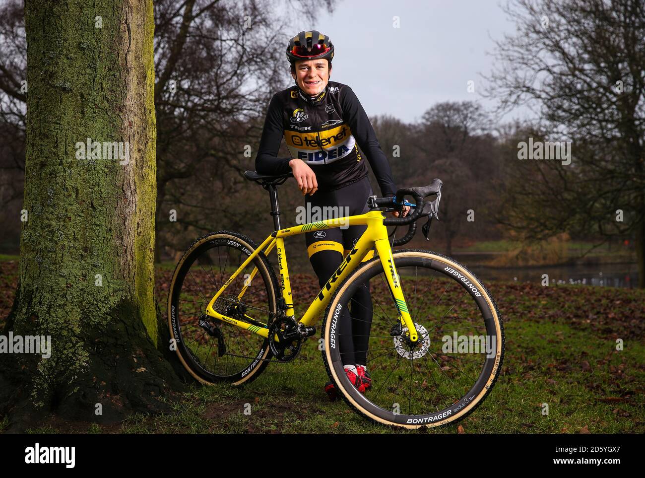 Cyclist Tom Piddock poses with his bike in Leeds Stock Photo - Alamy