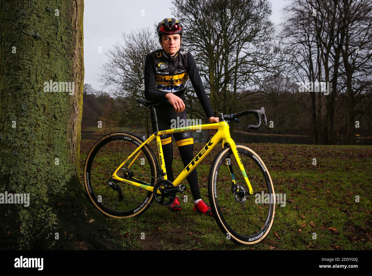 Cyclist Tom Piddock poses with his bike in Leeds Stock Photo - Alamy