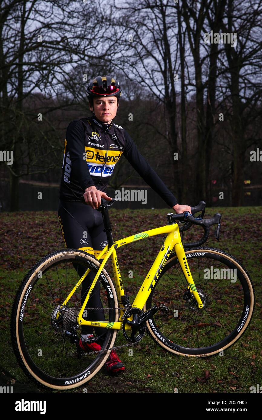 Cyclist Tom Piddock poses with his bike in Leeds Stock Photo - Alamy