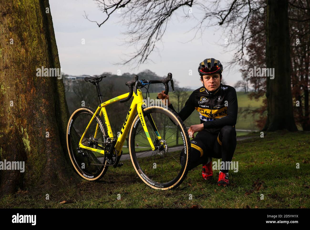 Cyclist Tom Piddock poses with his bike in Leeds Stock Photo - Alamy