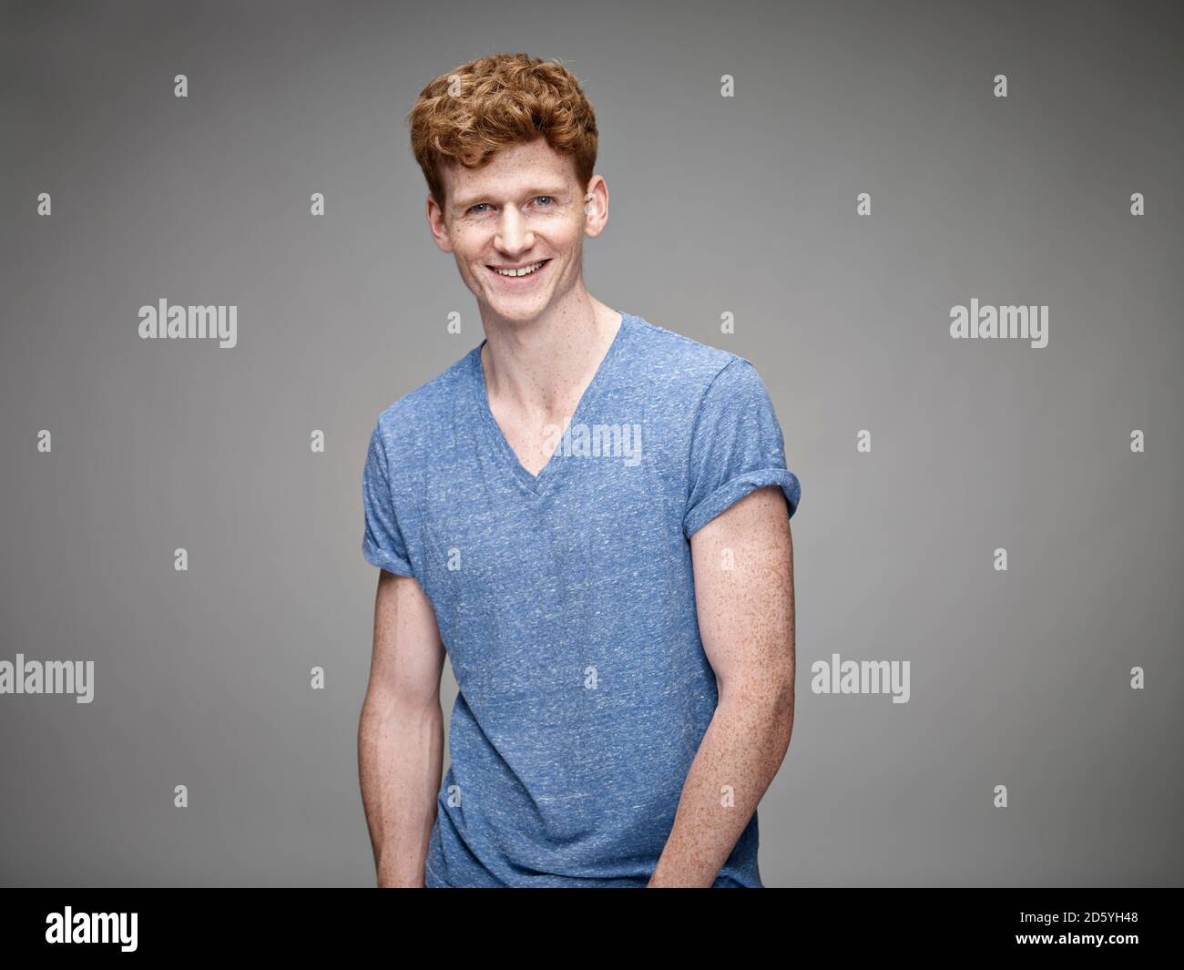Portrait of laughing redheaded young man Stock Photo - Alamy